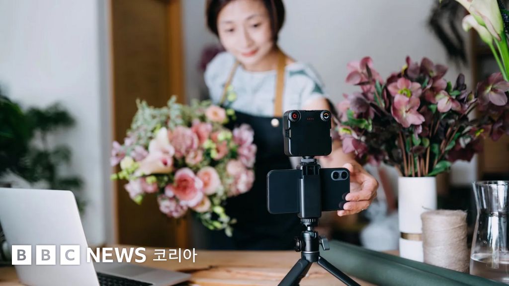 직장인 일상: 직장에서 벌어지는 일을 SNS에 올리는 사람들 - BBC News 코리아