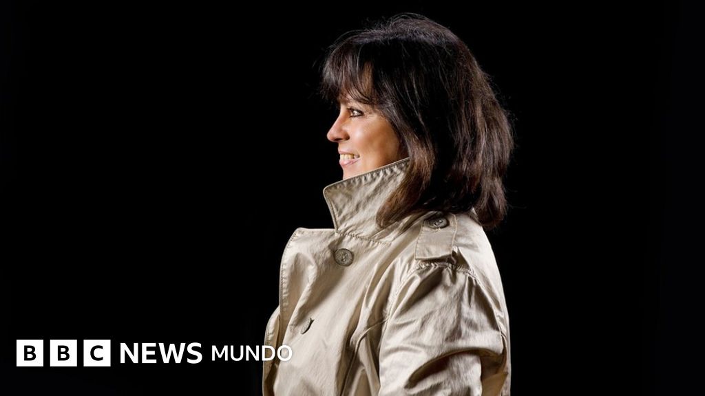 Tus preguntas a la escritora colombiana Laura Restrepo - BBC News Mundo