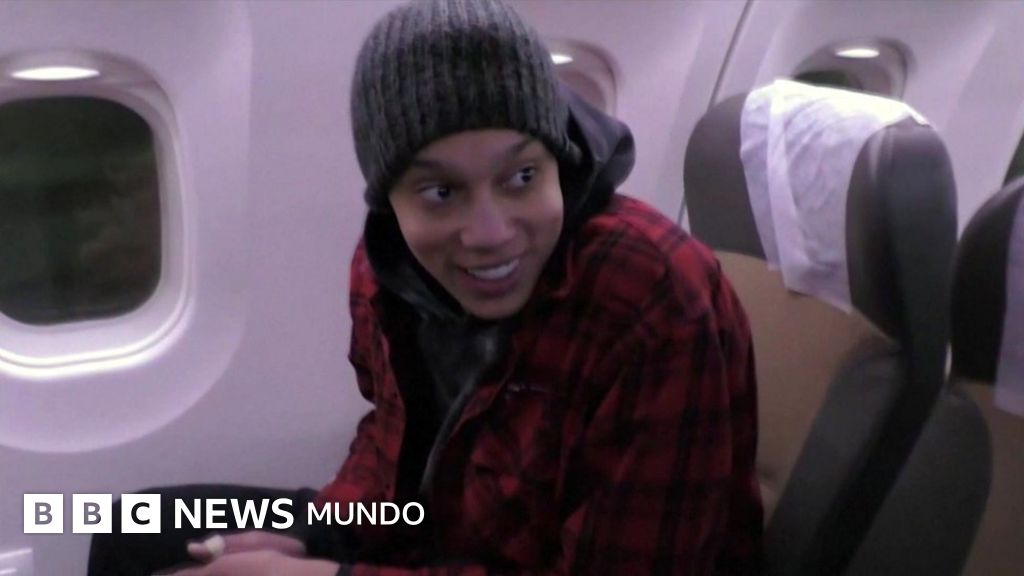 Rusia libera a la basquetbolista Brittney Griner en intercambio por un traficante de armas con ...