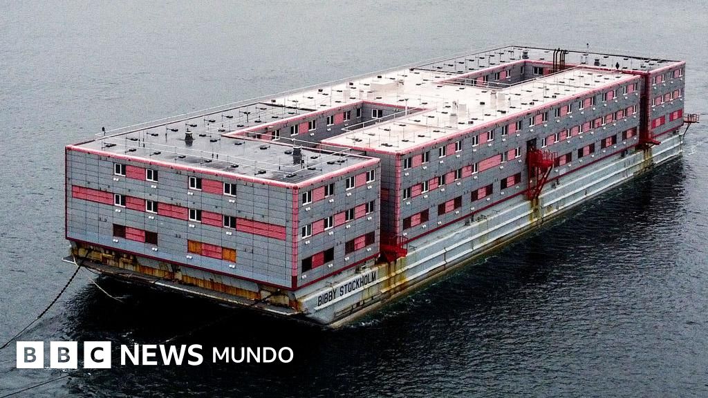 La polémica barcaza flotante donde Reino Unido planea alojar a ...