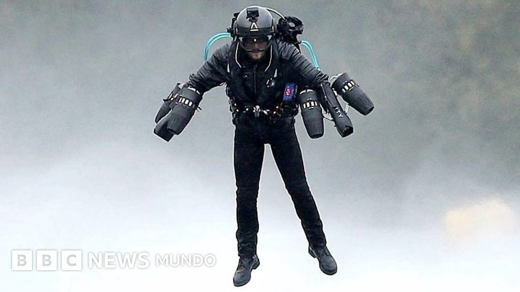 El "Iron Man" que batió un record mundial al sobrevolar un lago con un ...