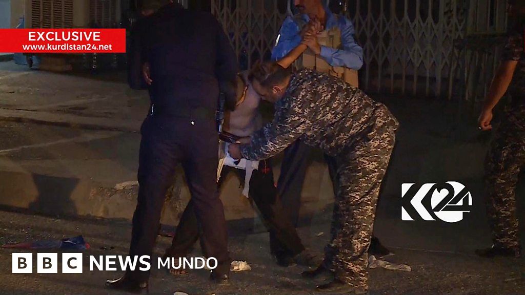 El tenso momento en el que la policía de Irak le quita un cinturón explosivo a un niño de 12 ...
