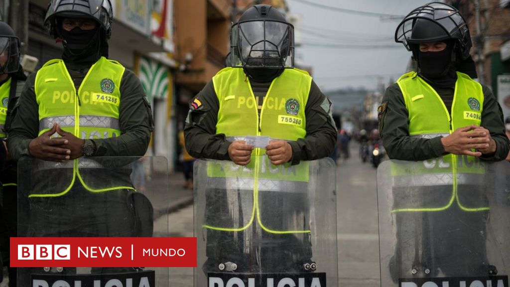 Paro Nacional En Colombia Los Grupos De Civiles Que Disparan Al Lado