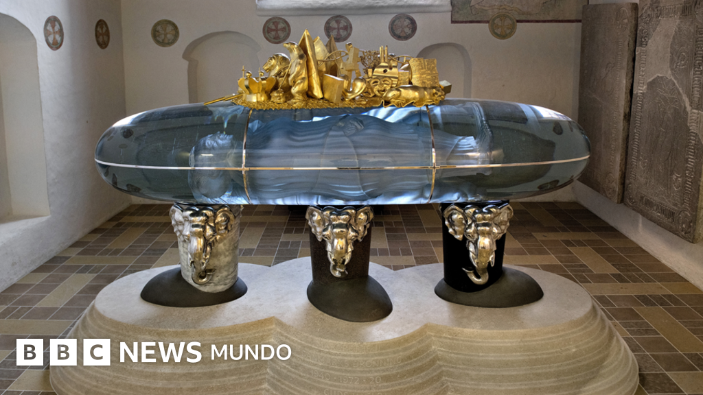 "Sarkofag", el mausoleo de plata y vidrio de US$5 millones que mandó ...