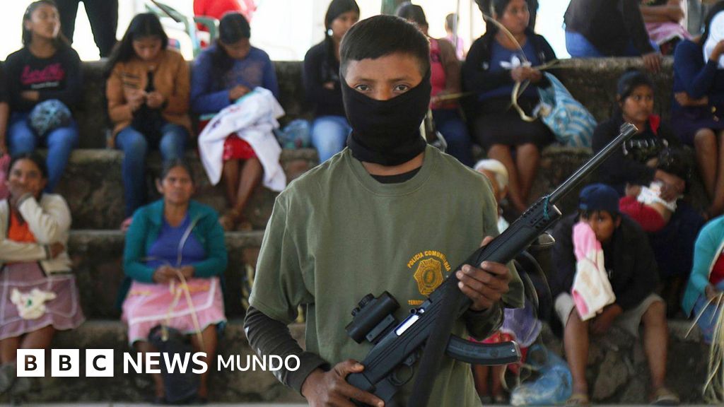 Niños armados en Guerrero: la impactante imagen de los menores integrados en una policía ...