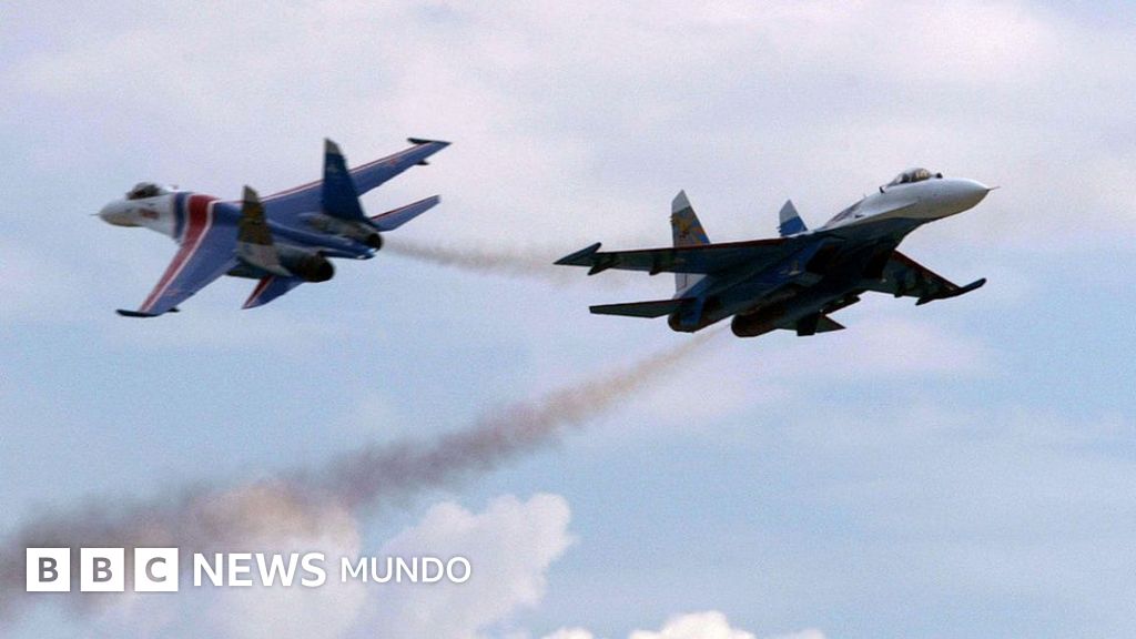 EE.UU. afirma que un avión de combate ruso chocó con uno de sus drones sobre el mar Negro - BBC ...