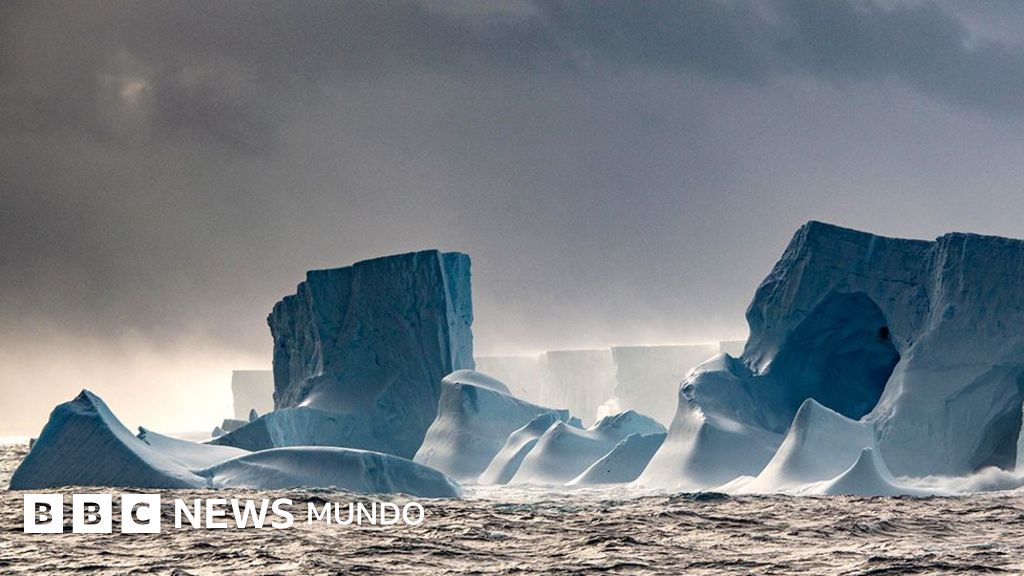 El iceberg más grande del mundo está atrapado girando en una prisión ...