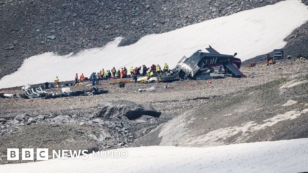 Suiza: 20 personas mueren tras estrellarse un viejo avión de la Segunda Guerra Mundial en una ...