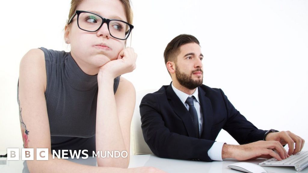 Cómo poner cara de interesado en una reunión aburrida - BBC News Mundo