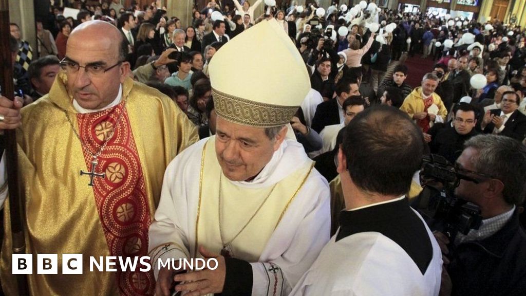 El papa Francisco acepta la renuncia de Juan Barros y otros dos obispos de Chile tras escándalo ...