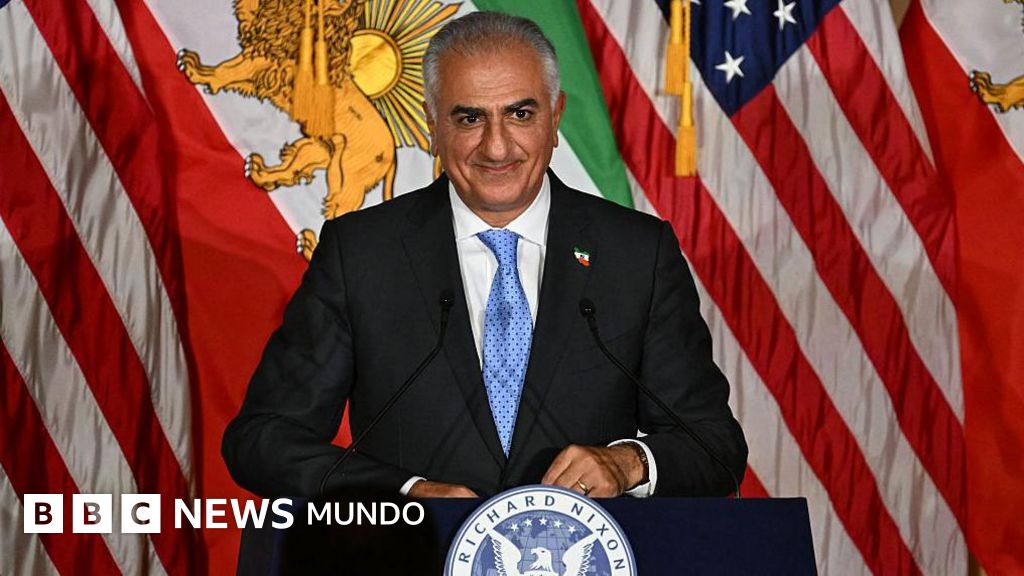 Quién es Reza Pahlavi, el príncipe heredero del sha de Persia que desde su exilio en EE.UU ...