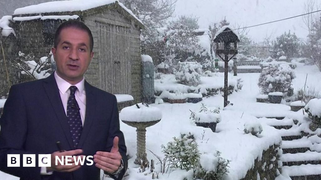 UK weather: More heavy snow forecast - BBC News