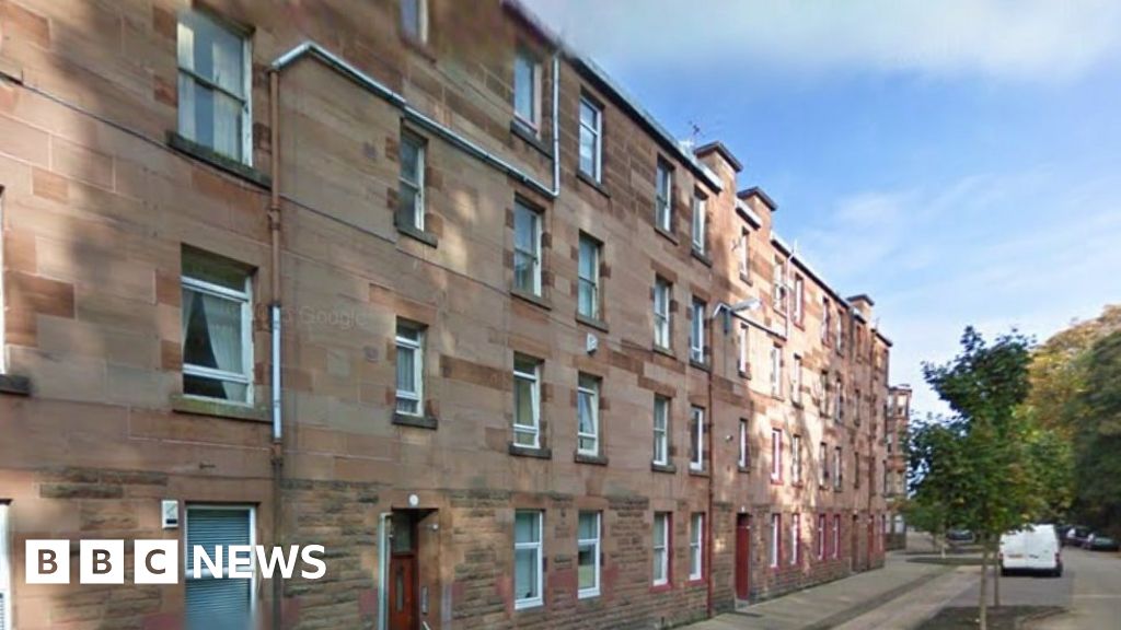 Death of injured man in Greenock 'unexplained' - BBC News