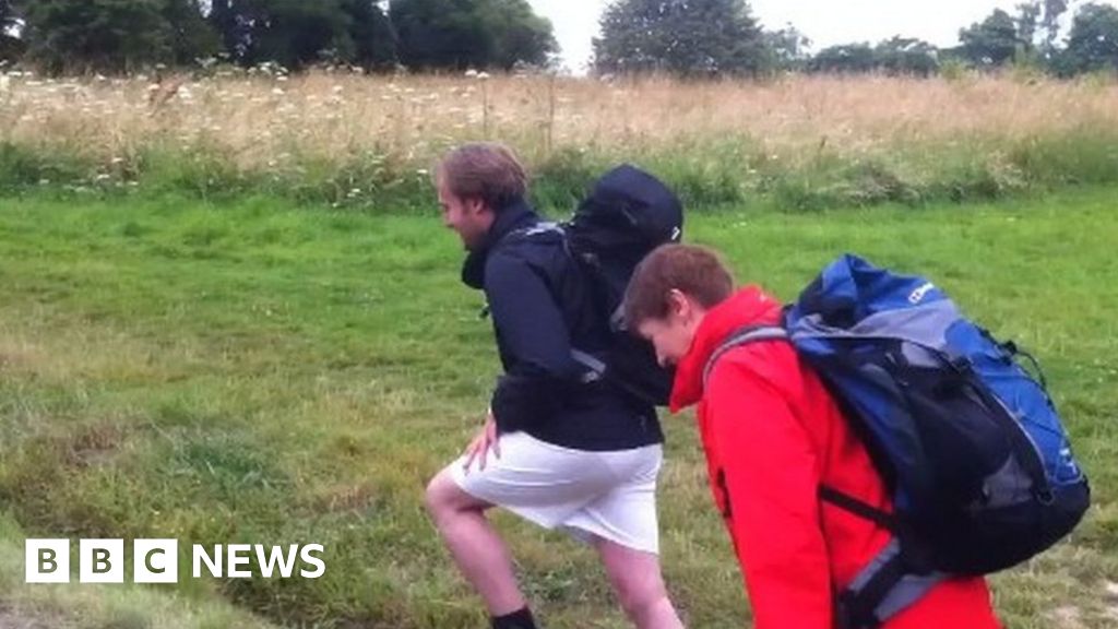 Cancer vlogger Charlotte Eades' family in tribute walk - BBC News