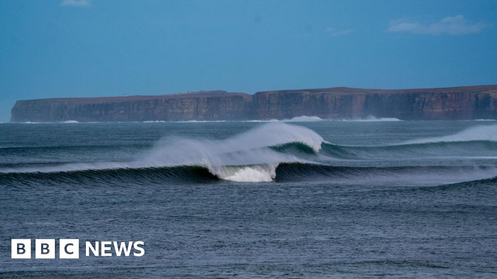 Scottish surfing competition to mark 50th anniversary - BBC News