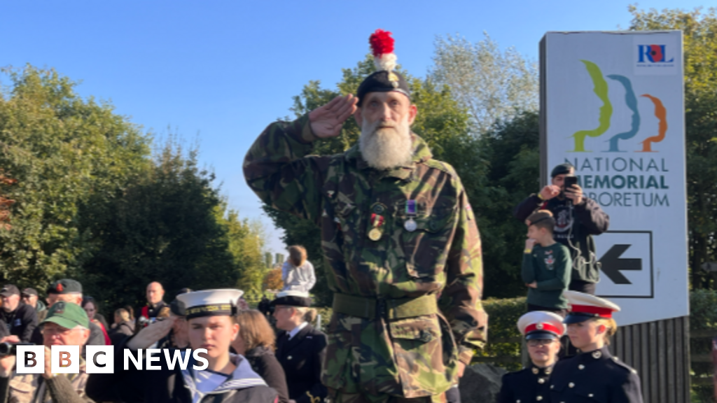 Thousands of bikers remember the fallen in annual ride - BBC News
