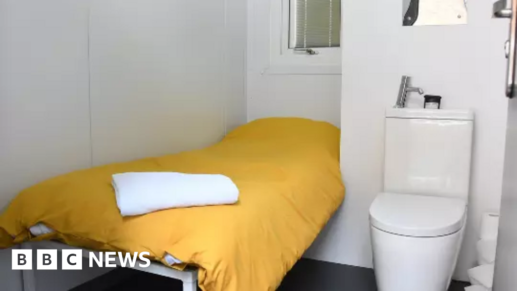 Overnight pods for homeless people in Sunderland planned - BBC News