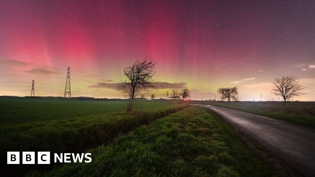 Northern lights: 'Magnificent' displays captured in East Midlands - BBC ...