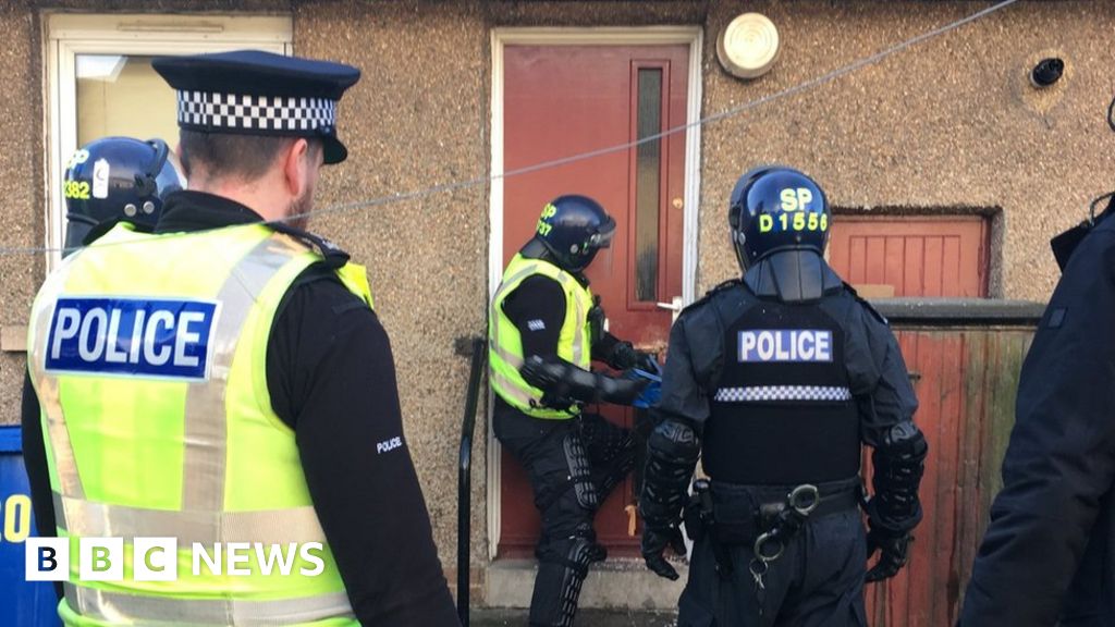 Police make co-ordinated Dundee drugs raids