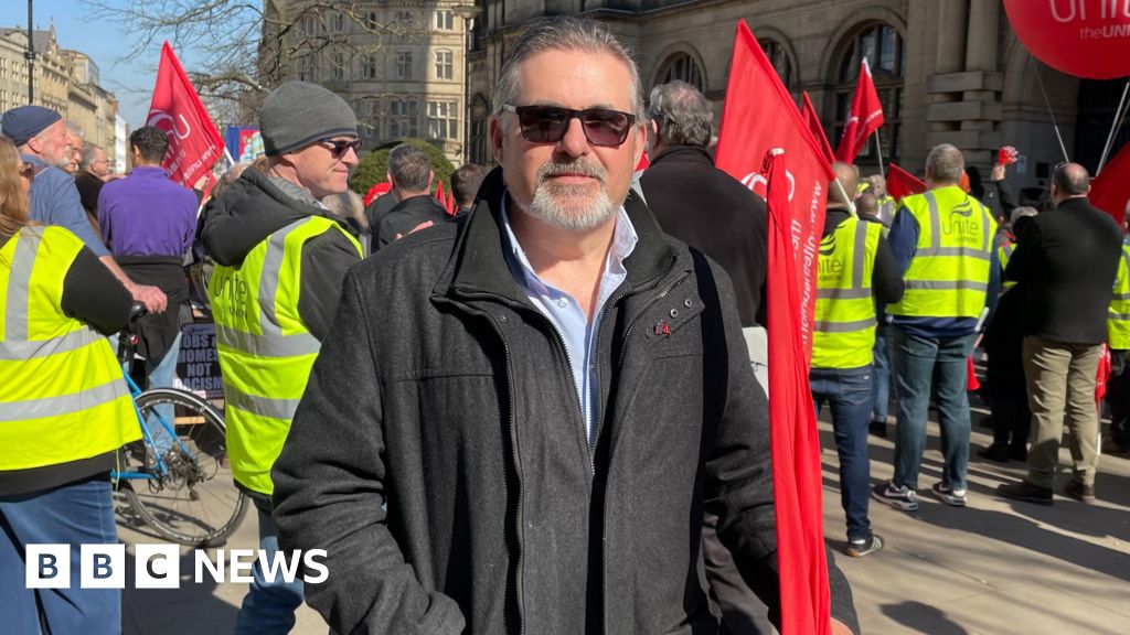 Sheffield bin strikes to continue indefinitely, union says - BBC News