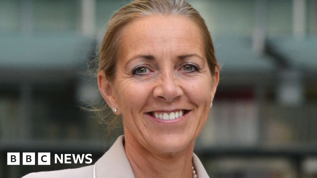 BBC Trust chair Rona Fairhead to stand down - BBC News