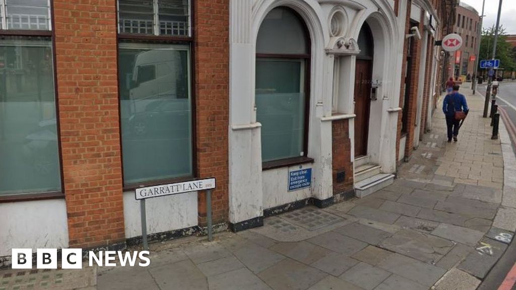 Wandsworth: Man arrested after woman killed in crash