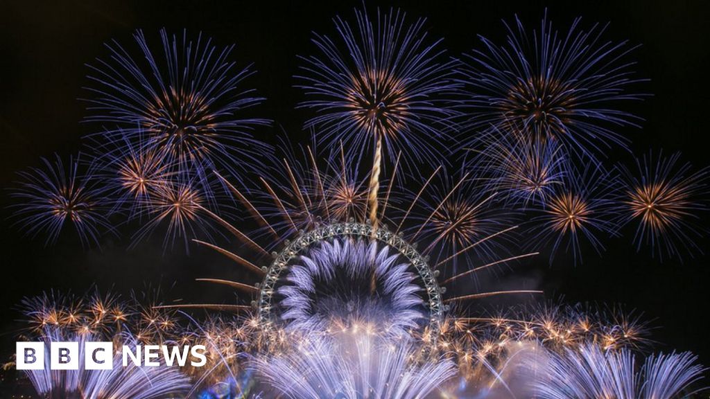 Fireworks to launch Hull as UK City of Culture 2017 - BBC News