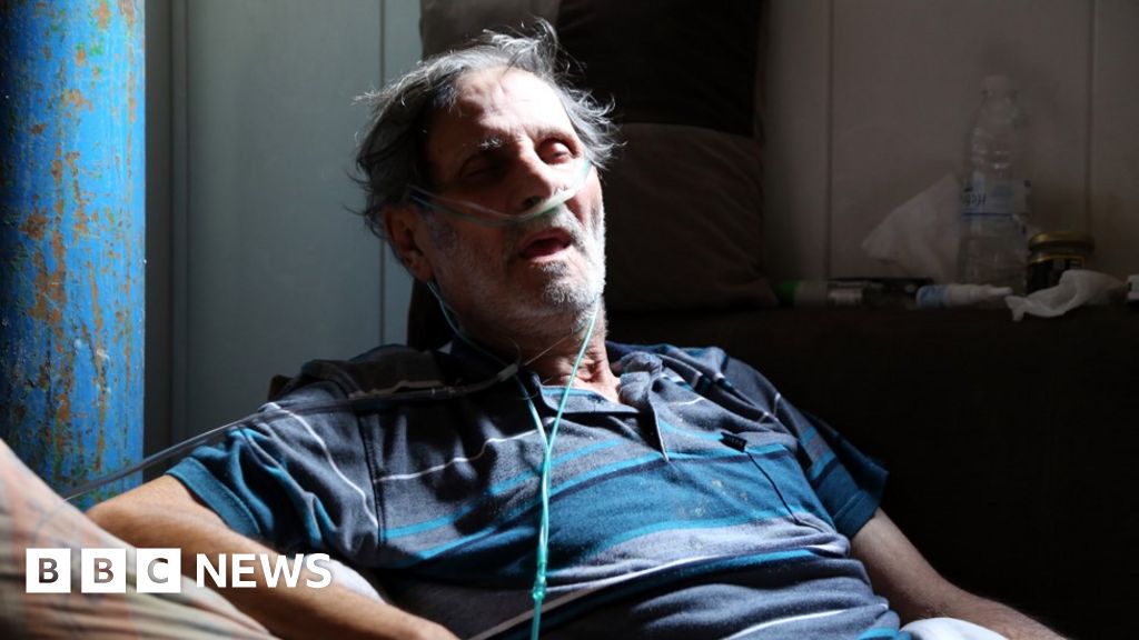 Lebanon electricity crisis: Stealing power to survive - BBC News