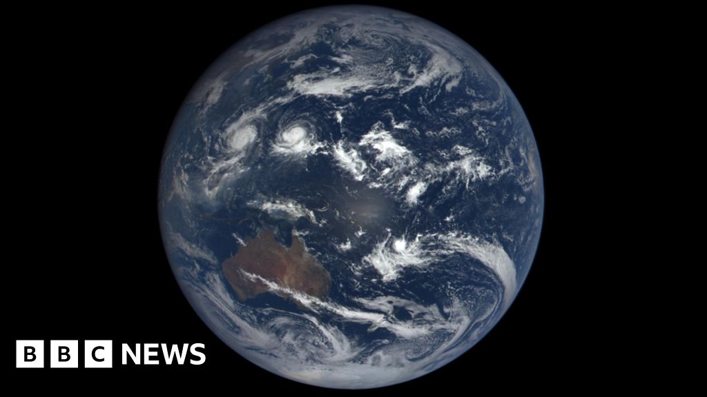 Nasa launches website to share new views of Earth daily - BBC News