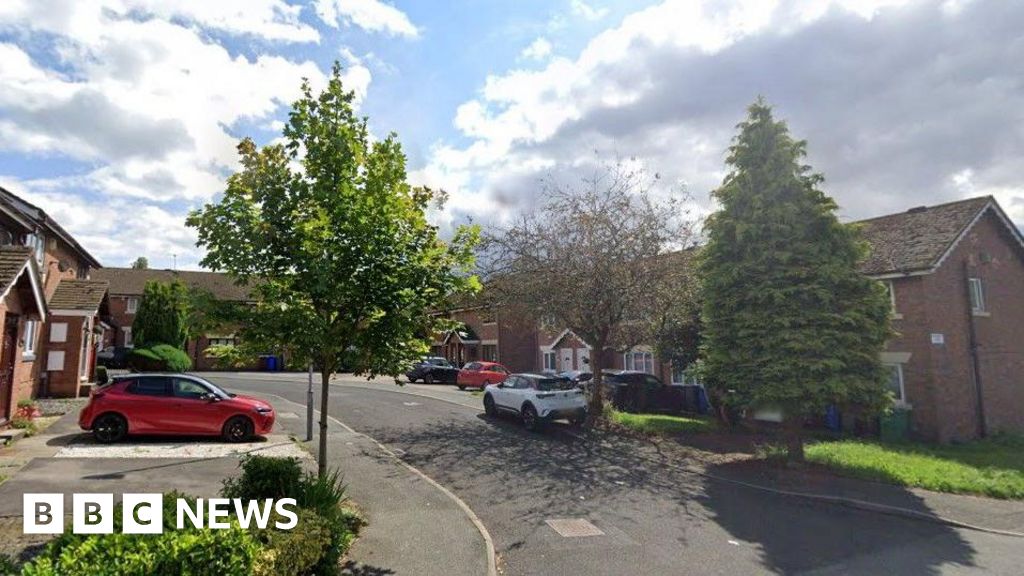 Manchester: Woman and two children injured in 'arson attack' - BBC News