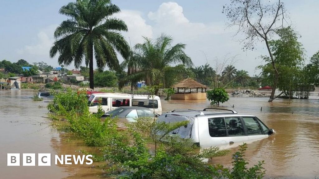 DR Congo floods kill '20 people in Kinshasa' - BBC News