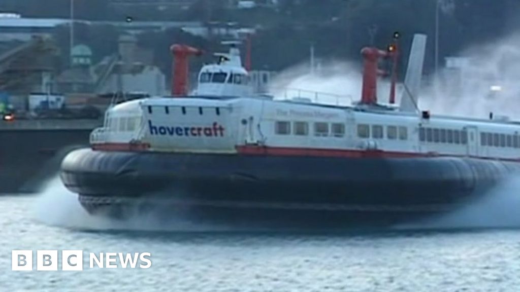 Cross-Channel hovercraft Princess Anne 'to open to public' - BBC News