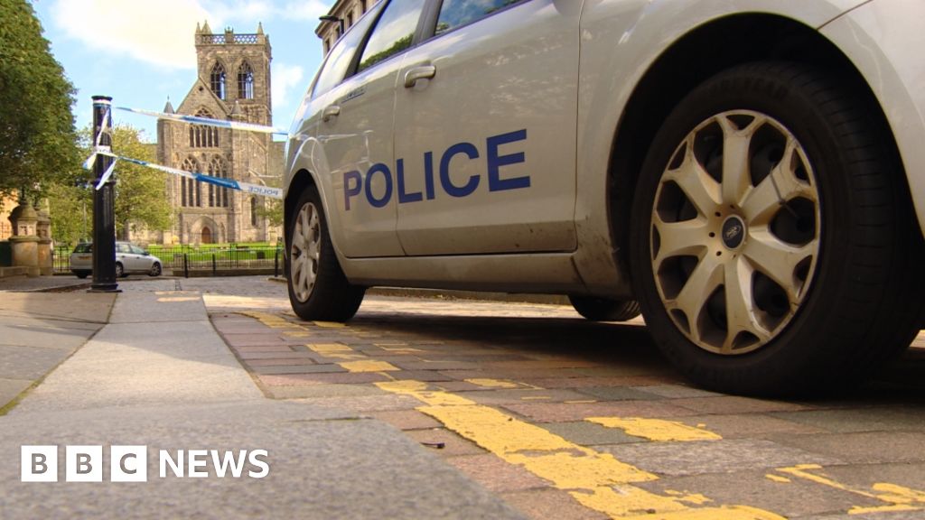 Teenagers charged with attempted murder after Paisley attack - BBC News