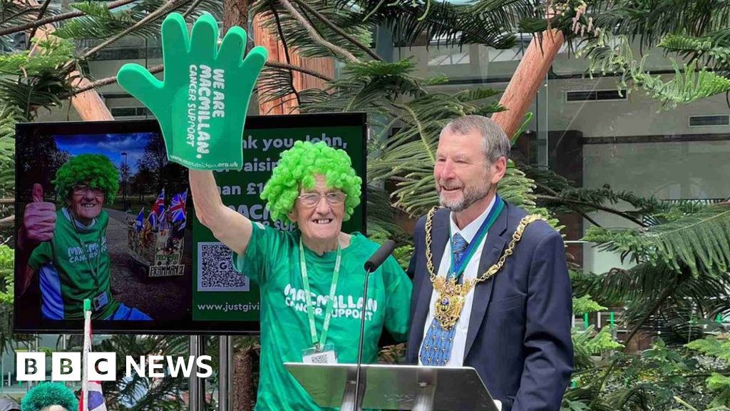 John Burkhill: Sheffield celebrates Pram Man's £1m milestone - BBC News