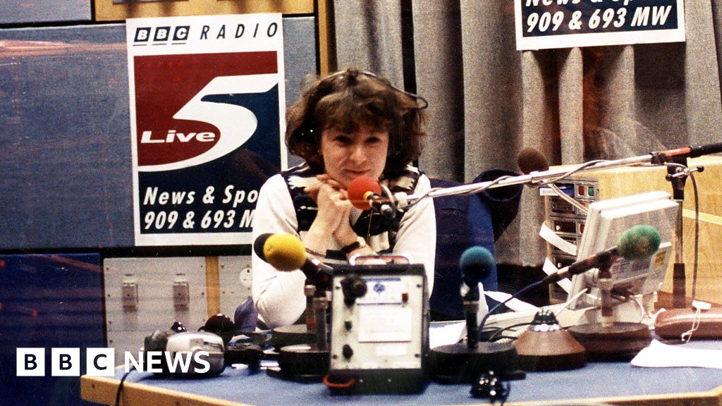 5 Live celebrates 25 years: Watch the opening moments - BBC News