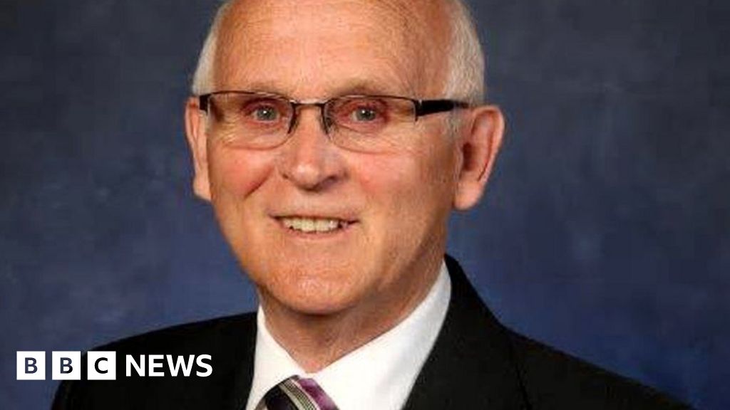 New Moray councillor Sandy Cooper resigns days after election - BBC News
