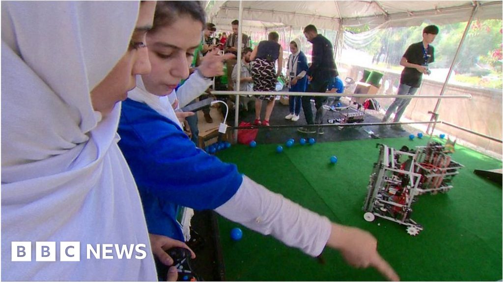 Afghan female robotics team land in US - BBC News