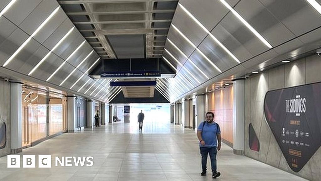 London Waterloo: Inside the shopping centre that's almost deserted ...