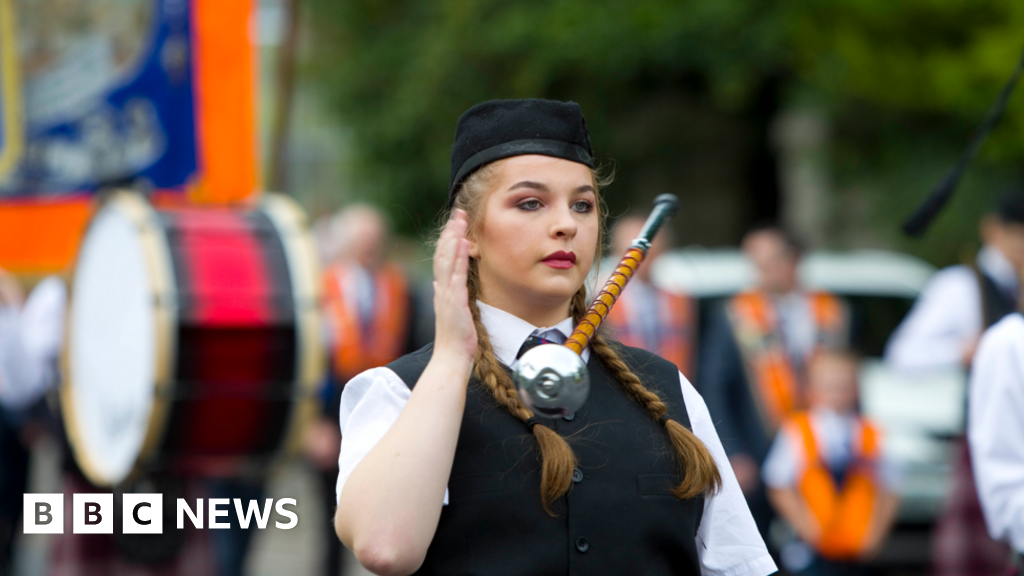 Twelfth of July: Thousands take part in Orange Order parades - BBC News