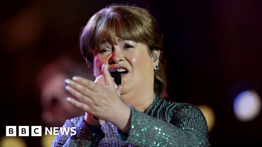 Susan Boyle: 'I Dreamed a Dream' singer wows crowds at BBC Proms - BBC News