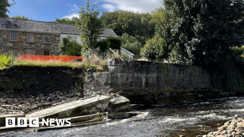 Powys council to replace Ystradgynlais' crumbling River Tawe wall - BBC ...