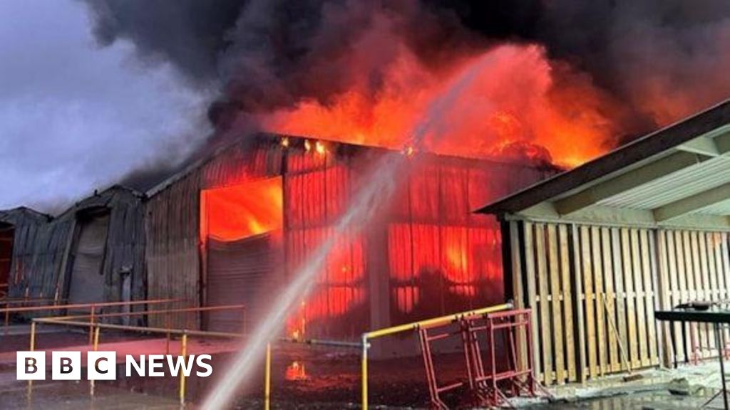 Pontardawe: Firefighters tackle blaze for nearly 12 hours - BBC News