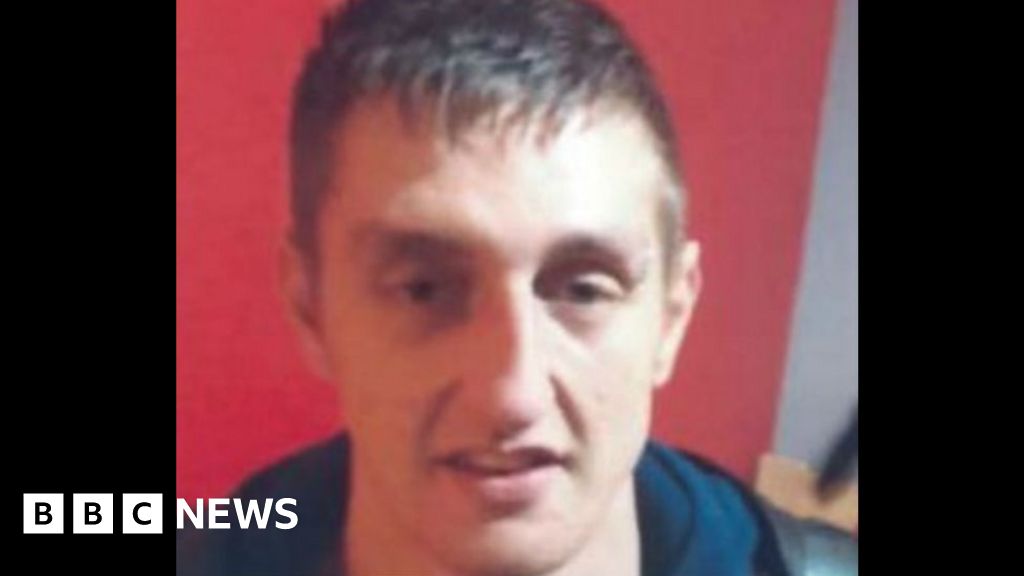 Body confirmed as missing Kirkcaldy man Stuart Craig - BBC News