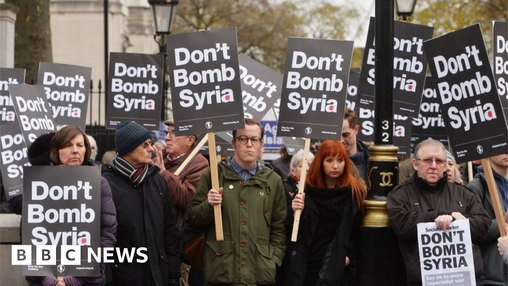 'Don't bomb Syria' protest in London: Your pictures - BBC News
