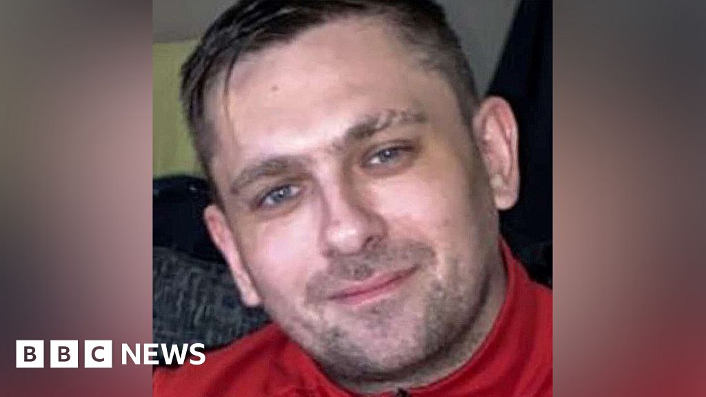 Police name man who died on street in Renfrew