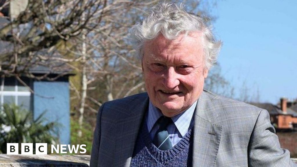 East Herts councillor retires after '105 years' of public service - BBC ...