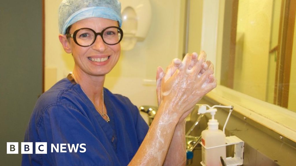 Former Ipswich cancer surgeon treated for disease for third time - BBC News