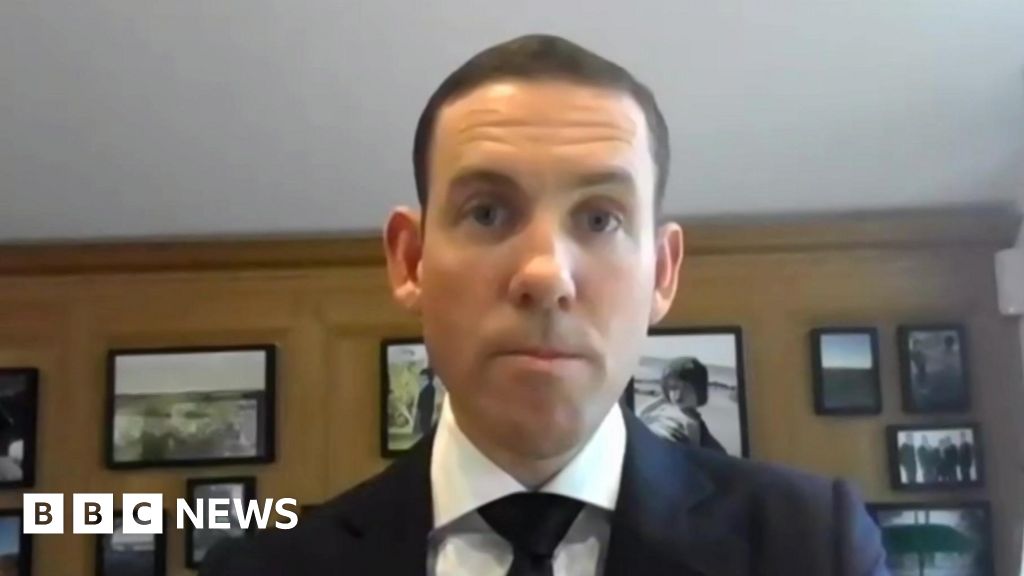 Cheshire: Council to keep land Lex Greensill was set to buy - BBC News