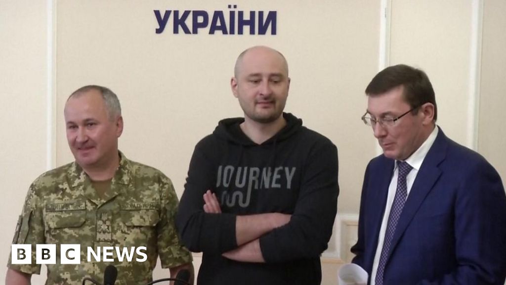 Arkady Babchenko: Gasps and cheers as 'murdered' journalist appears