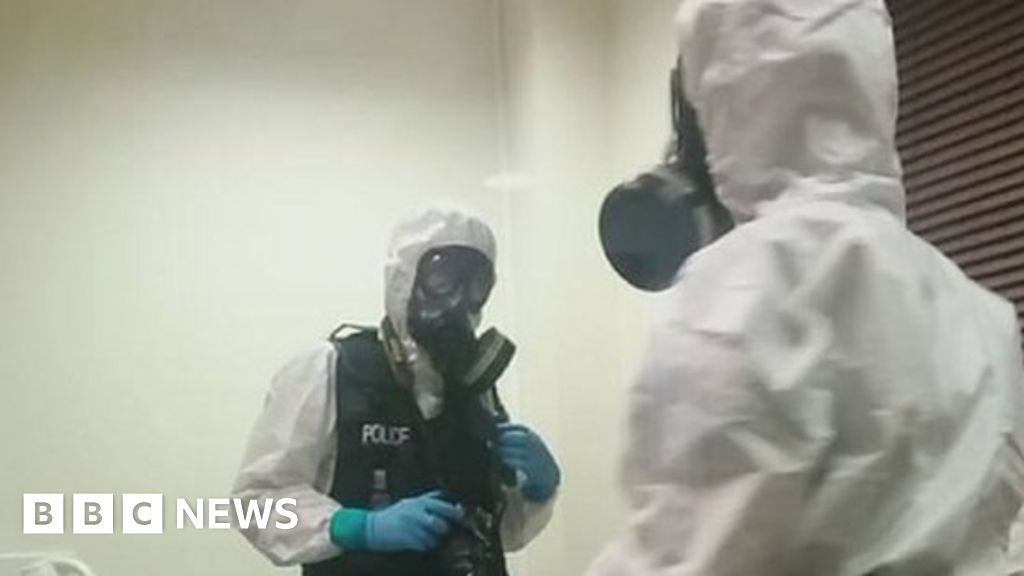 White powder sent to Muslim centres in London - BBC News